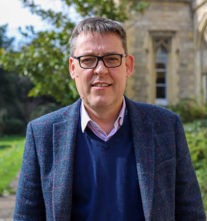 Dr Jeffrey Wale - University of Chichester